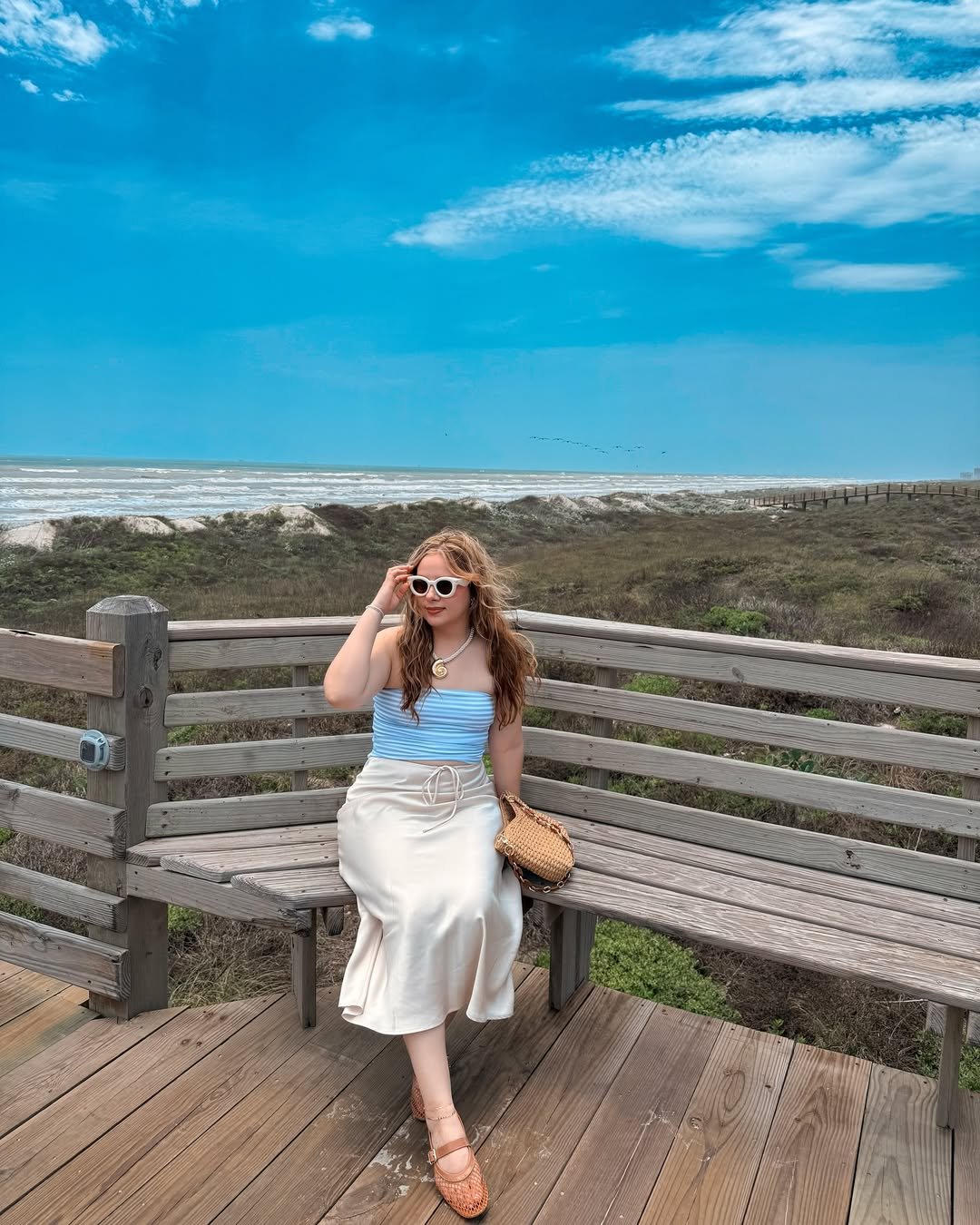 30 Stylish Beach Outfits That Never Go Out of Style - Style Decent