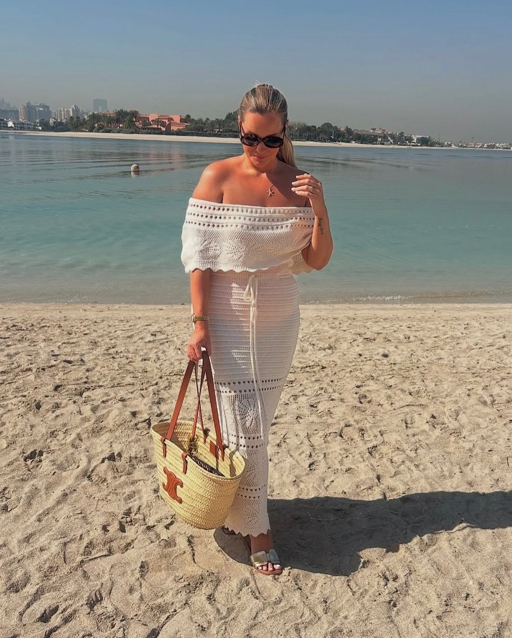 30 Stylish Beach Outfits That Never Go Out of Style - Style Decent