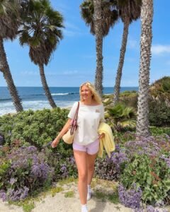 30 Stylish Beach Outfits That Never Go Out of Style - Style Decent