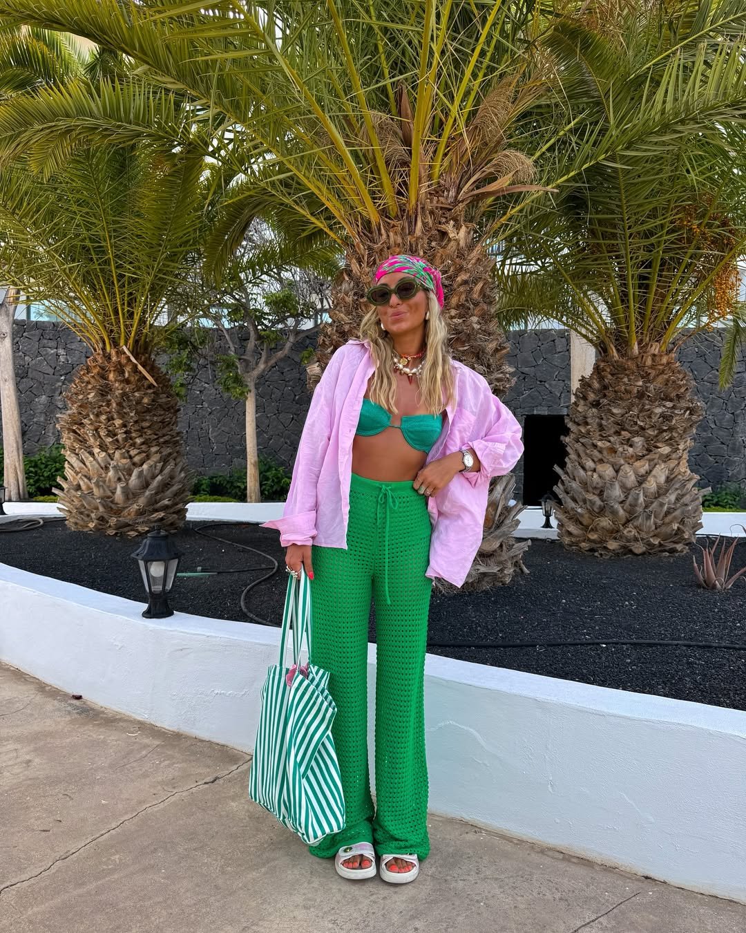 30 Stylish Beach Outfits That Never Go Out of Style - Style Decent