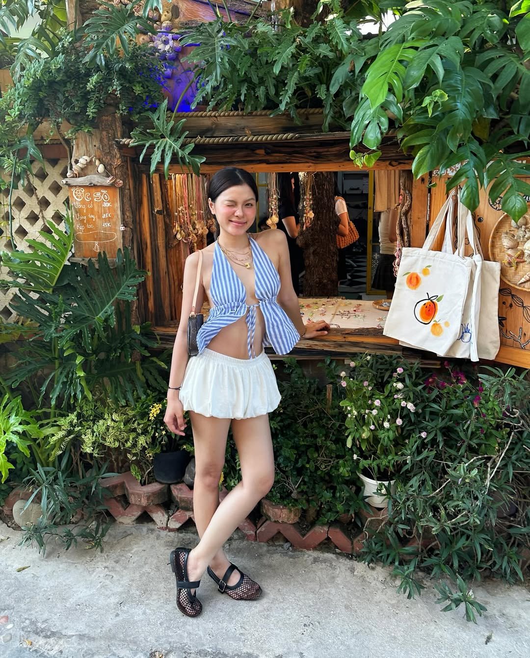 30 Stylish Beach Outfits That Never Go Out of Style - Style Decent