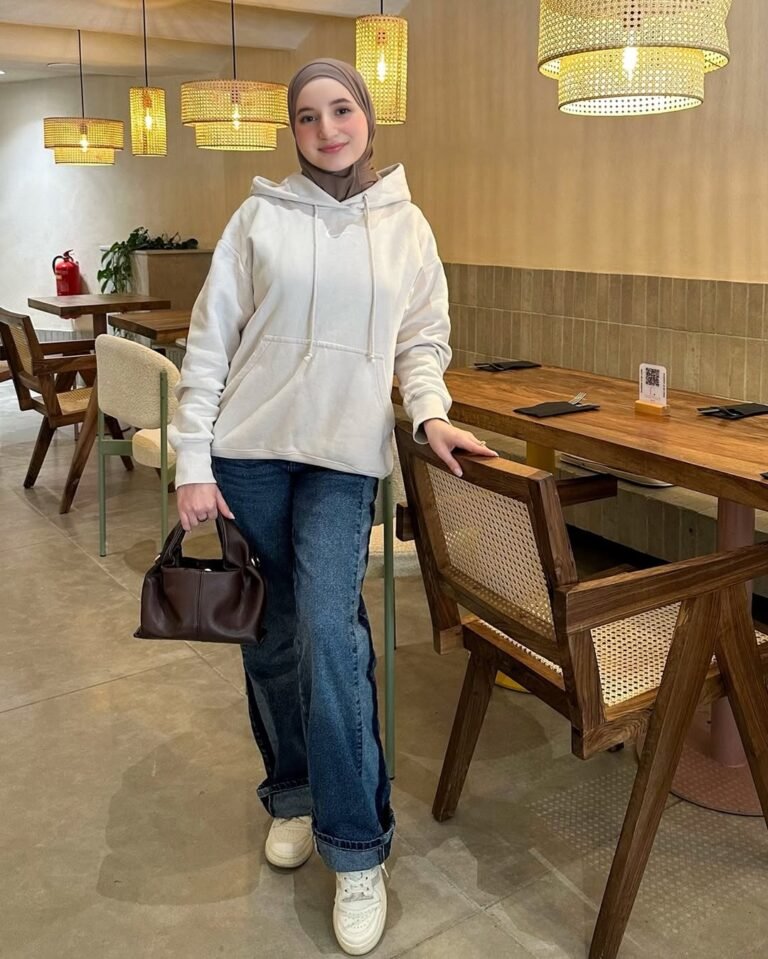 15 Outfit Hijab Casual Styles That Are Minimal But Never Boring - Style ...